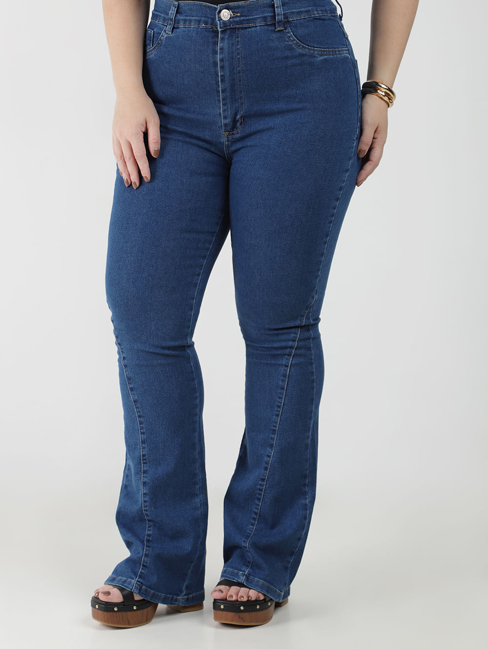 34 Ideias de Looks com Calça Jeans Bootcut Plus Size para Arrasar