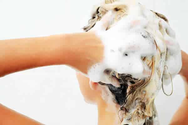 Co-wash Causa Caspa ou Seborreia no Couro Cabeludo? A Resposta